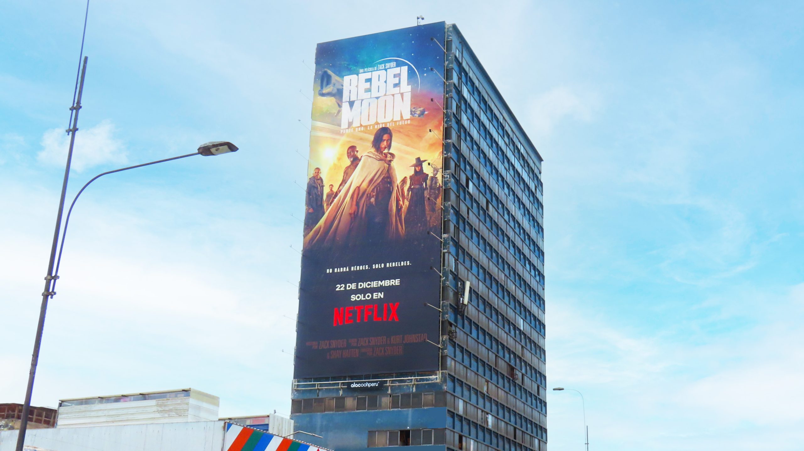 Netflix anunció en OOH, su aliado para comunicar su nueva serie Rebel ...